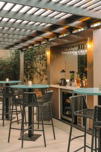 40 Stunning Outdoor Dining Area Ideas 2025 – Covered Patios, Pergolas ...