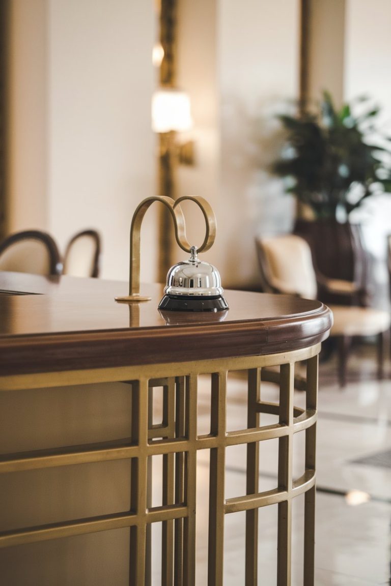 Front Desk 2025: 45 Innovative Reception Trends for Hotels, Spas, Gyms ...