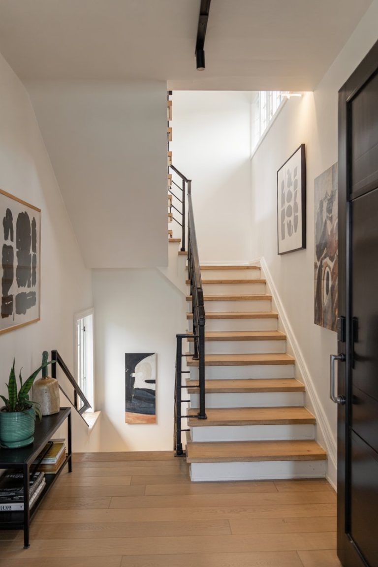 Upstairs Hallway Ideas 2025: 37 Stylish and Practical Designs for ...